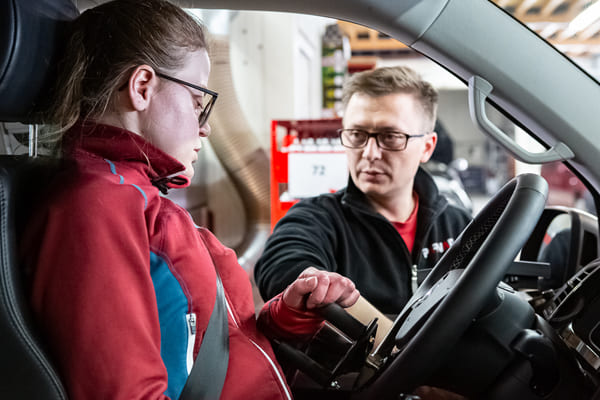 Driving and steering aids for disabled drivers | PARAVAN